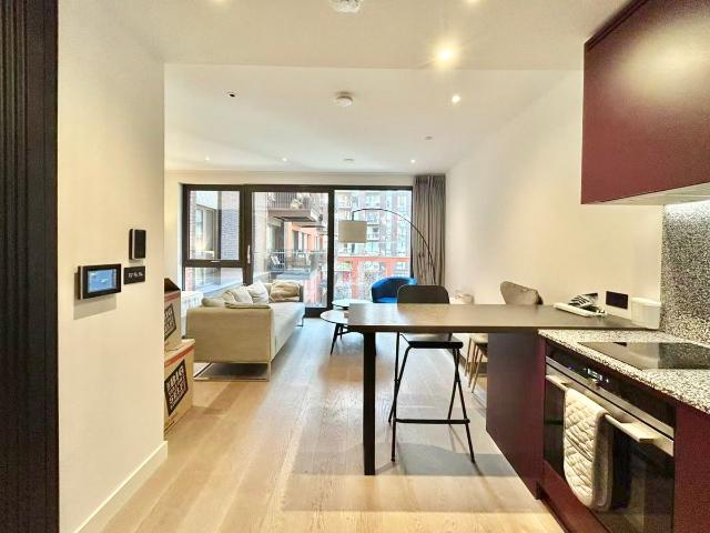 Viaduct Gardens, London SW11, Studio to rent, £2,795 pcm | PrimeLocation