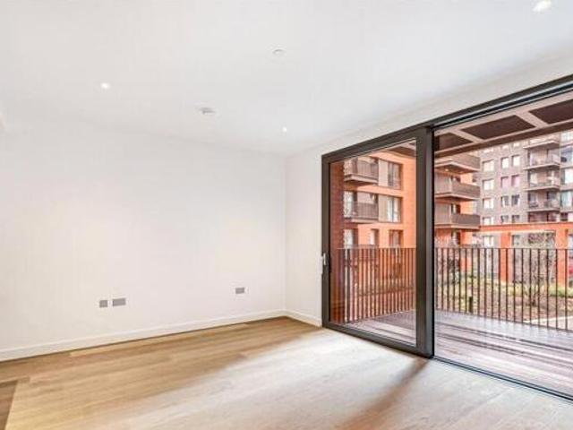 Viaduct Gardens, London, 2 Bedroom Apartment