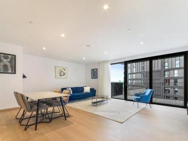 Viaduct Gardens, London, 2 Bedroom Apartment