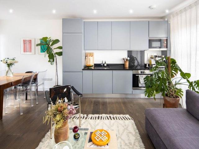 Viaduct Place, Bethnal Green, London E2, 2 bed flat to rent, £2,800 pcm | PrimeLocation
