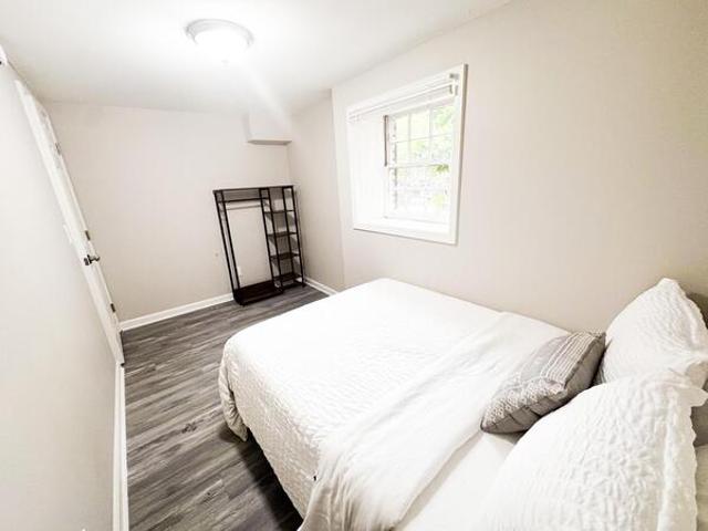 Vibe Right in Riverdale! Big Room Upgraded Kitchen Fast WiFi & All Inclusive