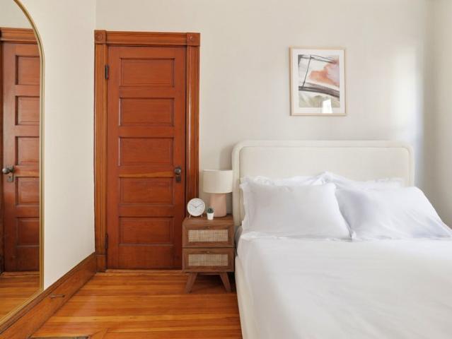 Vibrant Heath St Rooms