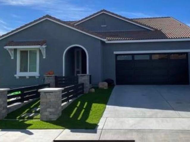 Victorville Downstairs Den Near 15 Fwy