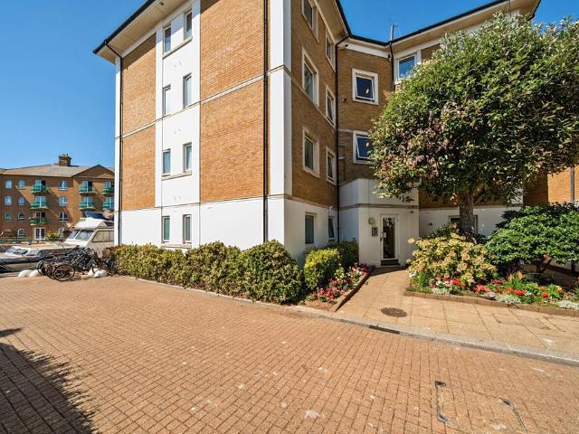 Victory Mews, Brighton BN2 2 bed flat to rent £1,600 pcm £369 pw