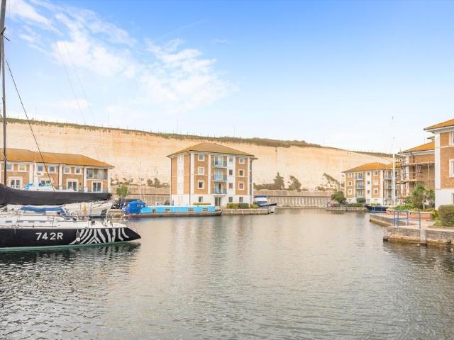 Victory Mews, Brighton Marina. 2 bed apartment to rent £1,675 pcm £387 pw