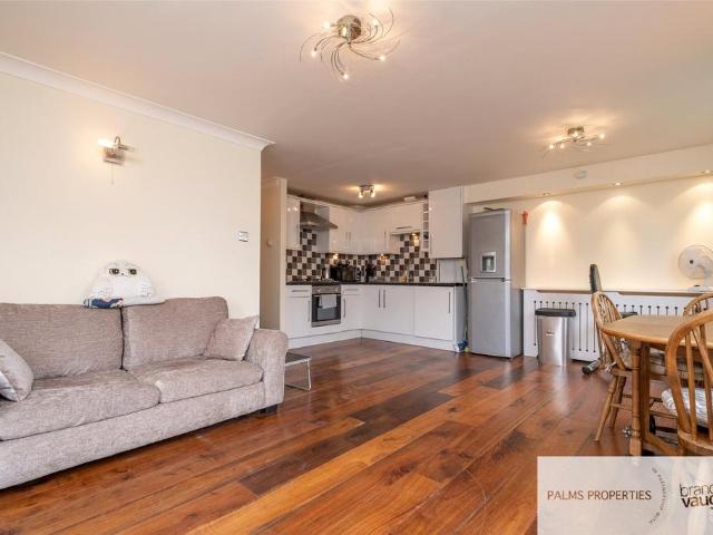 Victory Mews, The Strand, Brighton, BN2 2 bed flat to rent £1,600 pcm £369 pw