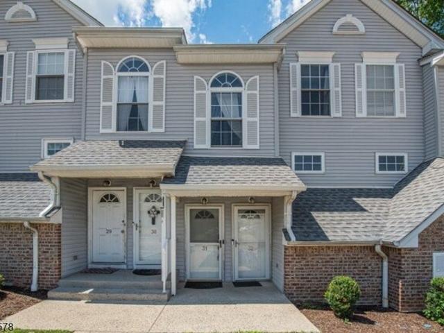 Victory Ct, Victory Gardens, Condo For Sale