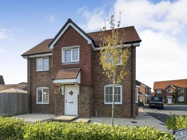 Victory Gardens, Corfe Mullen, 3 Bedroom Detached