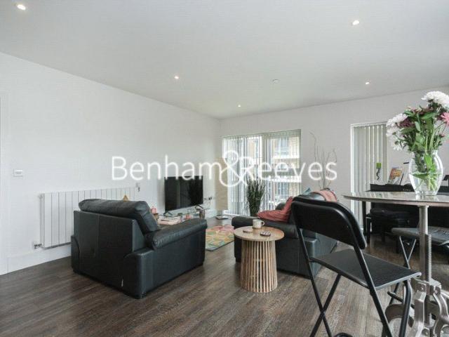 Victory Parade, Plumstead Road, London SE18, 2 bed flat to rent, £2,500 pcm | PrimeLocation