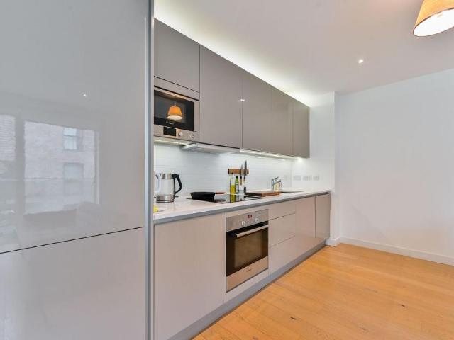 Victory Place, London, SE17, Elephant. 1 bed flat to rent £4,500 pcm £1,038 pw
