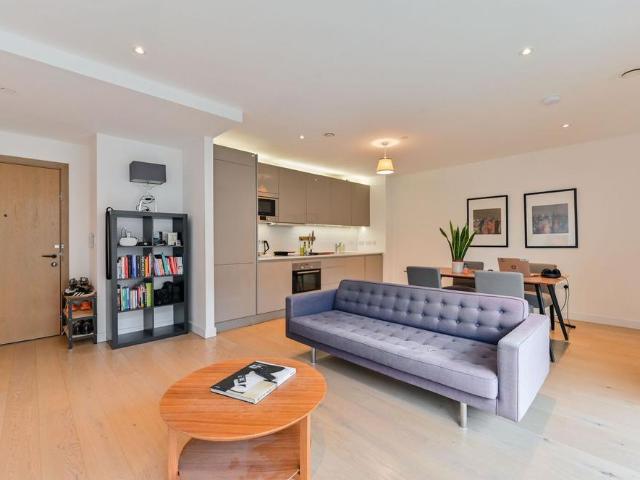 Victory Place, London, SE17, Elephant. 1 bed flat to rent £3,000 pcm £692 pw