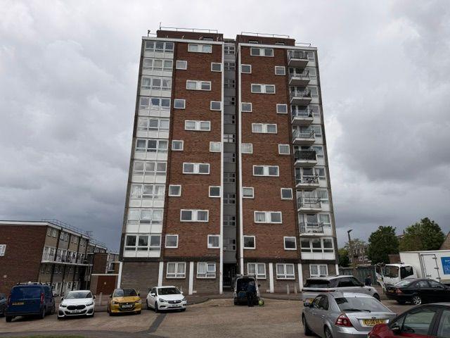 Victor Court, Hornchurch RM12, 2 bed flat to rent, £1,500 pcm | PrimeLocation
