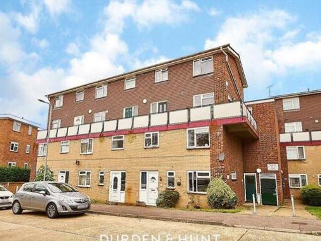 Victor Close, Hornchurch, 2 Bedroom Maisonette
