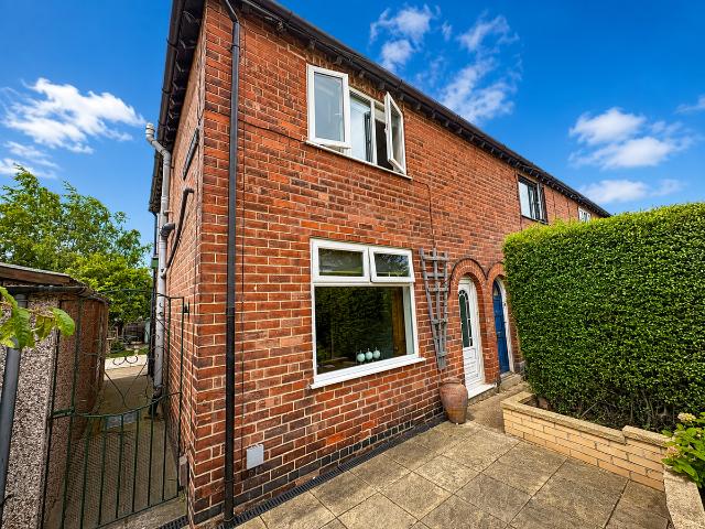 Victor Crescent, Nottingham NG10, 2 bed end terrace house to rent, £950 pcm | PrimeLocation