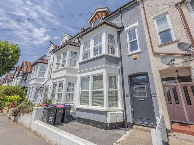 Victor Drive, Leigh On Sea SS9, 2 bed flat to rent, £1,595 pcm | PrimeLocation