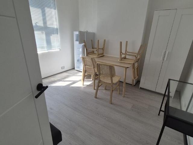 Victor Road, Harrow HA2, Property to rent, £1,450 pcm | PrimeLocation