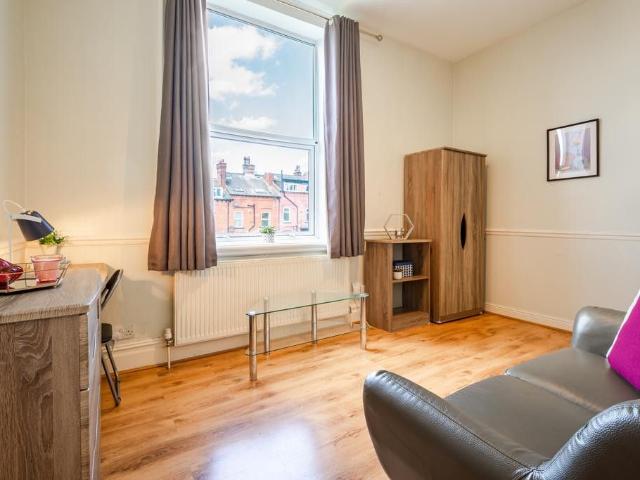 Victoria Terrace, Leeds LS3, 1 bed terraced house to rent, £867 pcm | PrimeLocation
