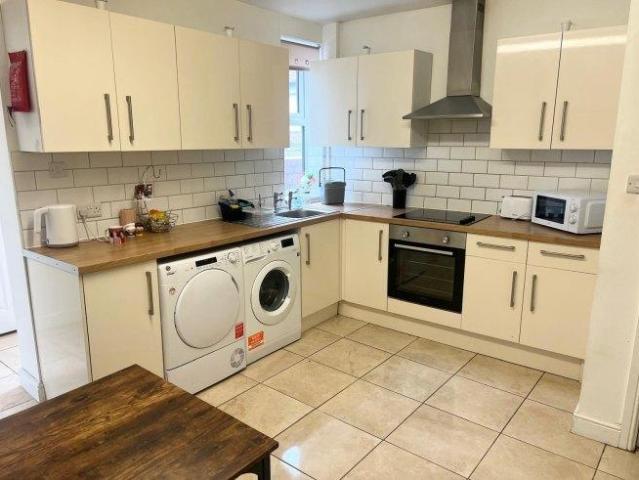 Victoria Terrace 4 bed house share to rent £1,436 pcm £331 pw
