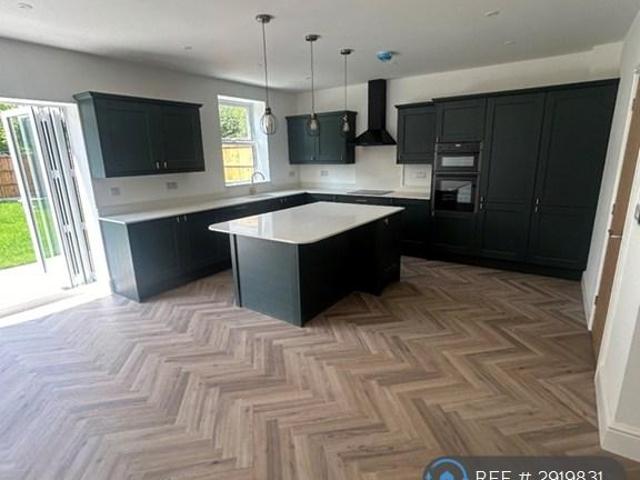 Victoria Avenue, Borrowash, Derby, DE72 4 bed detached house to rent £2,300 pcm £531 pw