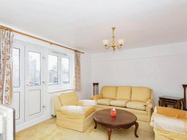 Victoria Avenue, London, 1 Bedroom Ground