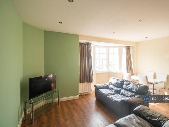 Victoria Avenue, Leicester, LE2 4 bed flat to rent £2,119 pcm £489 pw