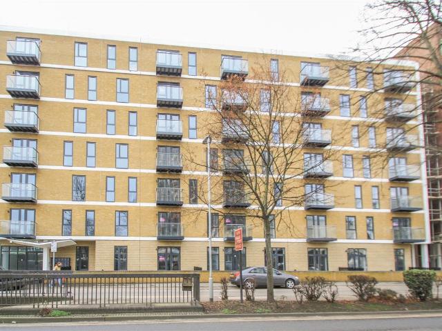 Victoria Avenue, Southend On Sea SS2, 2 bed flat to rent, £1,350 pcm | PrimeLocation