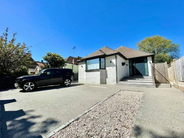 Victoria Avenue, Westgate On Sea. 3 bed bungalow to rent £1,950 pcm £450 pw
