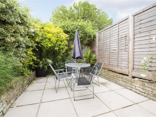 Victoria Cottages, Kew, Surrey 2 bed terraced house to rent £2,800 pcm £646 pw