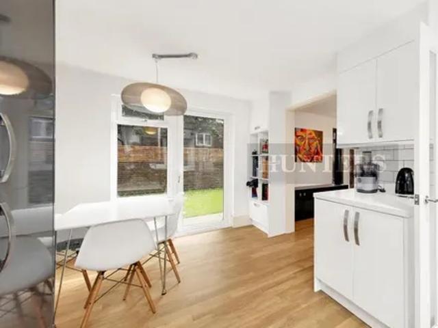 Victoria Court, Cartwright Street, London, E1 8LZ, United Kingdom | 3 bed apartment for rent #140229473 | Rentberry