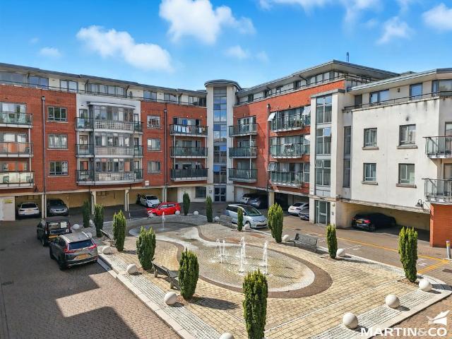Victoria Court, Chelmsford 2 bed penthouse to rent £1,650 pcm £381 pw