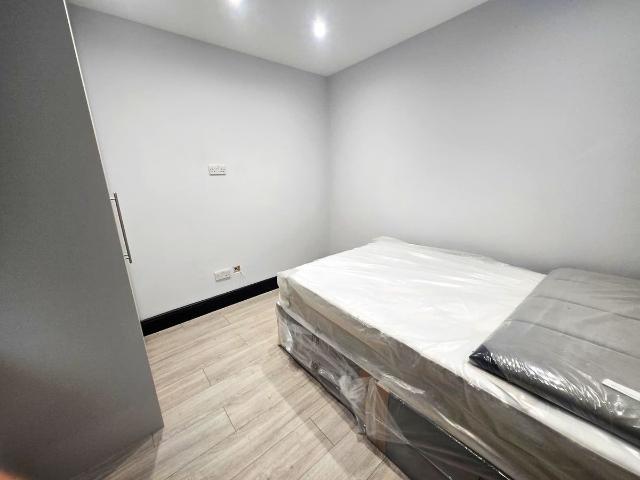 Victoria Court, Green Man Lane, Feltham, Middlesex TW14, 1 bed semi detached house to rent, £750 pcm | PrimeLocation