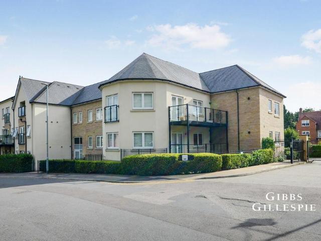 Victoria Close, Rickmansworth. 2 bed flat to rent £2,000 pcm £462 pw