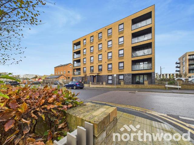 Victoria Crescent, Ashford, TN23 1 bed flat to rent £1,095 pcm £253 pw