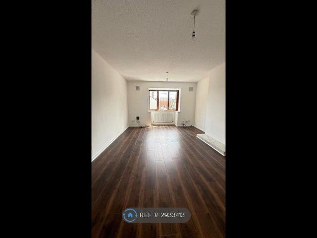 Victoria Crescent, Chelmsford CM1, 2 bed flat to rent, £1,450 pcm | PrimeLocation