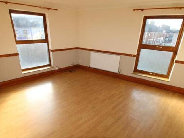 Victoria Crescent, Staffordshire, 2 Bedroom Flat