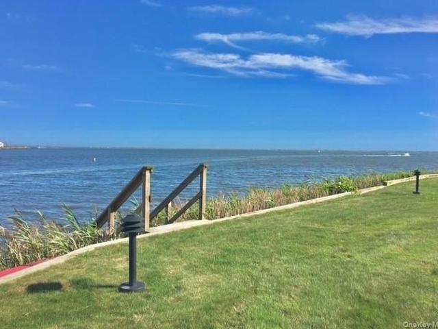 Victoria Dr Unit,amityville, Home For Sale