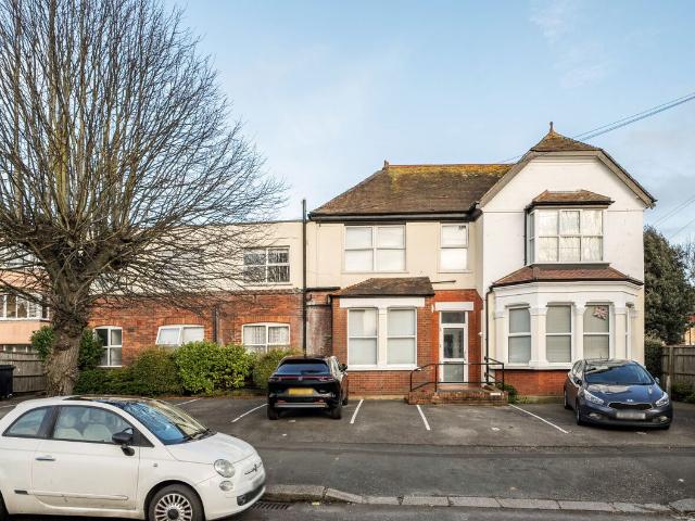 Victoria Drive, Bognor Regis PO21, Studio to rent, £700 pcm | PrimeLocation