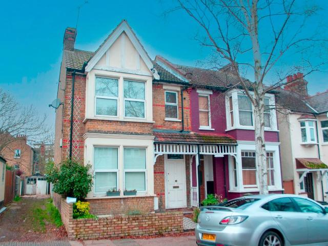 Victoria Drive, Leigh On Sea SS9, 2 bed flat to rent, £1,250 pcm | PrimeLocation