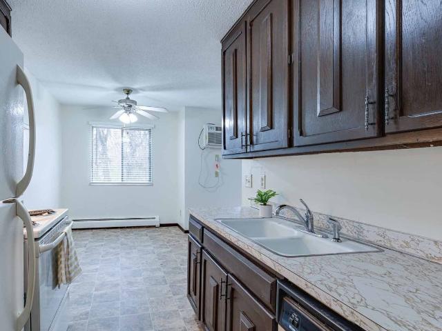 Victoria Flats Roseville 2 Bedroom Apartment for Rent at 885 Highway 36 W, Roseville, MN 55113 Roseville