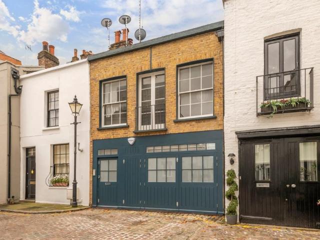 Victoria Grove Mews, London 2 bed mews to rent £6,998 pcm £1,615 pw