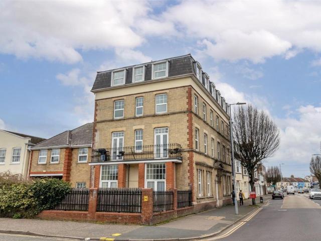 Victoria Heights, Carnarvon Road, Clacton On Sea CO15, 1 bed flat to rent, £800 pcm | PrimeLocation