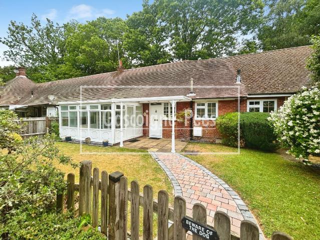 Victoria Hill Road, Fleet GU51, 2 bed cottage to rent, £1,700 pcm | PrimeLocation