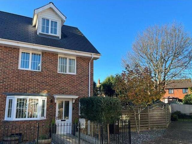 Victoria Mews, Binstead Road, 4 Bedroom Semi detached