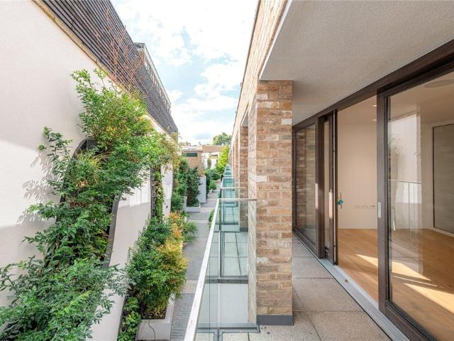Victoria Mews, W11
