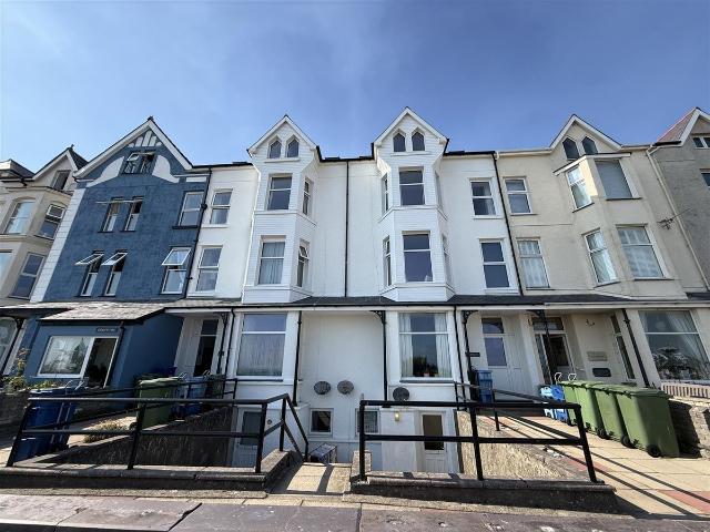 Victoria Parade, Pwllheli LL53, 2 bed flat to rent, £600 pcm | PrimeLocation