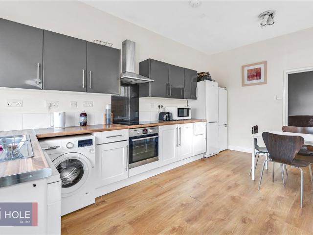 Victoria Park, Bristol BS16 5 bed terraced house to rent £2,800 pcm £646 pw