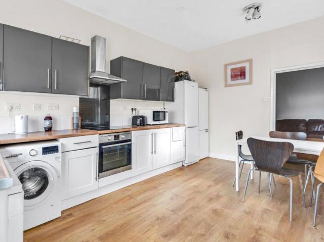 Victoria Park, Bristol, BS16 5 bed house to rent £2,475 pcm £571 pw