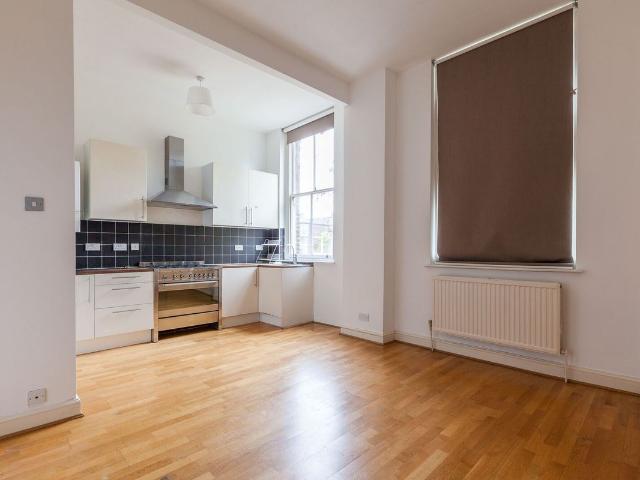 Victoria Park Square, Bethnal Green, London E2, 1 bed flat to rent, £2,250 pcm | PrimeLocation