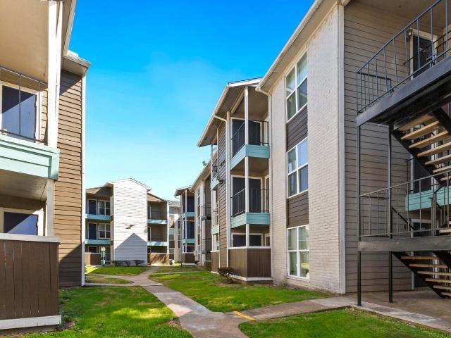 Victoria Park 1 Bedroom Apartment for Rent at 8600 S Course Dr, Houston, TX 77099 Alief