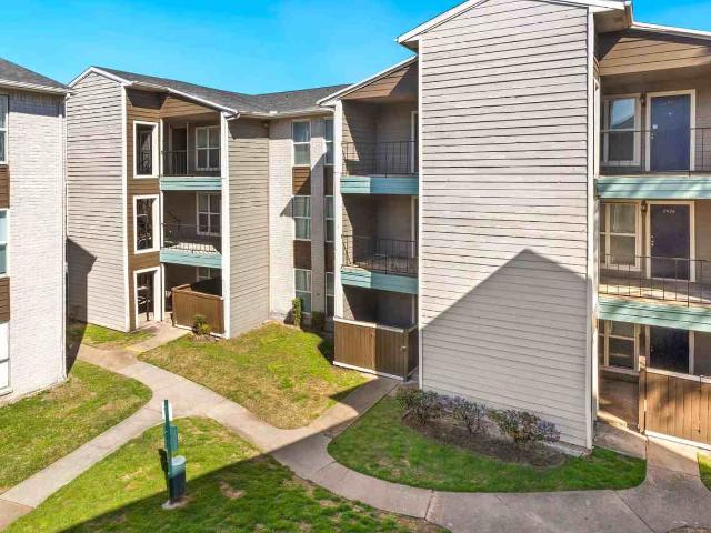 Victoria Park 1 Bedroom Apartment for Rent at 8600 S Course Dr, Houston, TX 77099 Alief
